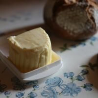 Masło tanieje! Naród oddycha z ulgą, tosty płaczą ze szczęścia ...